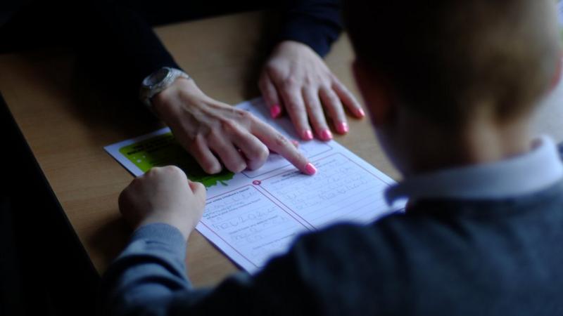 Inside the school where 98% of the pupils are travellers - BBC News