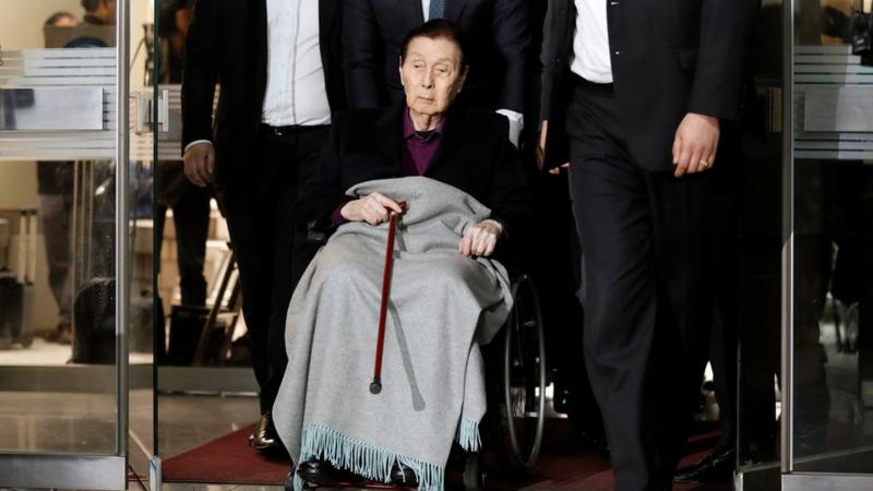 South Korea's powerful Lotte family goes on trial - BBC News