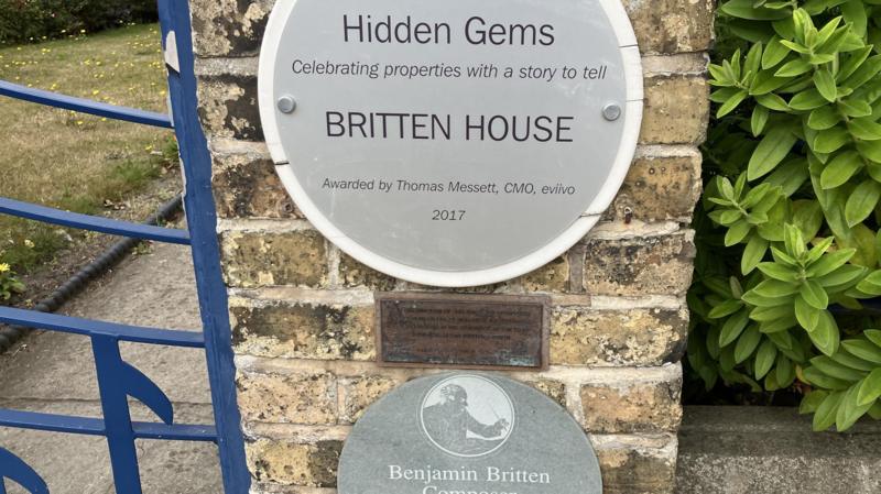 Benjamin Britten's birthplace for sale in Lowestoft - BBC News