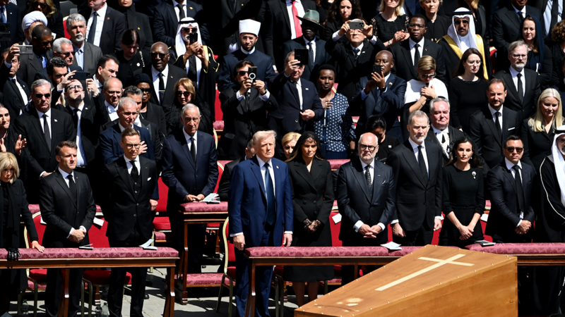 Who is at the Pope's funeral in pictures: Trump, Macron, Prince William ...
