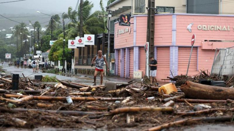 Cyclone Garance kills three as it sweeps through Reunion island - BBC News