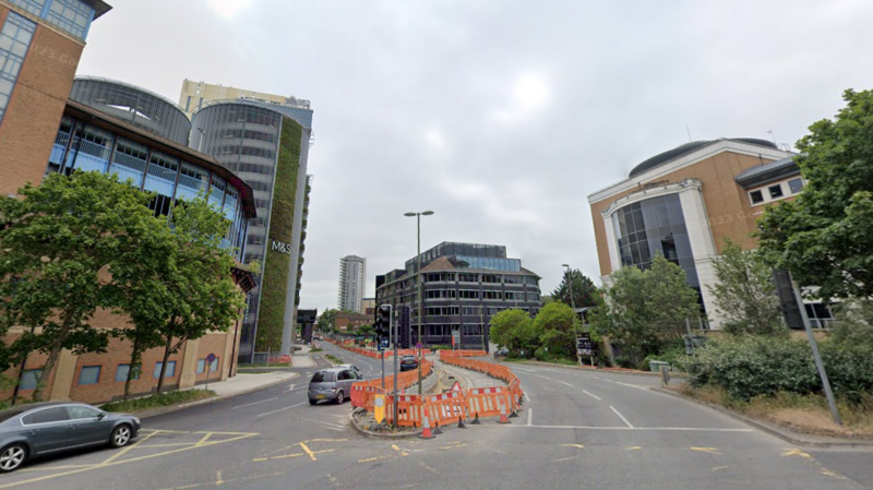 Woking: Victoria Way road closure to last until mid-January - BBC News
