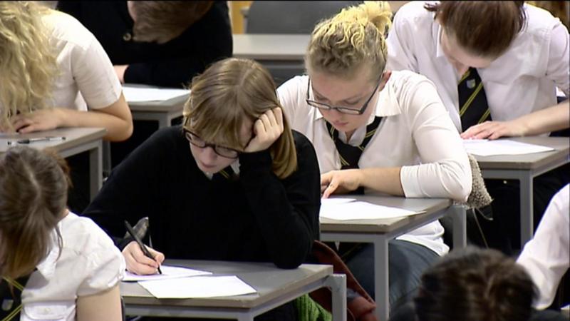 Scots teachers are 'dangerously overstretched' by vacancies - BBC News