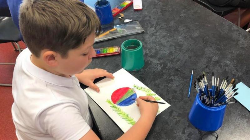 Inside the primary school class with 63 pupils - BBC News