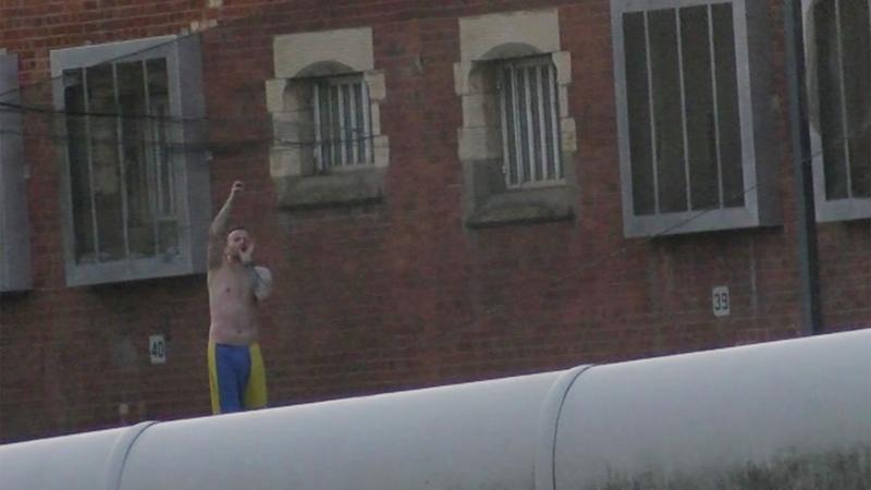 HMP Manchester prisoner Stuart Horner ends roof protest - BBC News