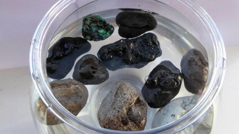 'Plastic pebbles' pollution alert for UK beaches - BBC News