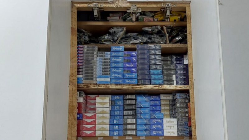 Over four million illegal vapes seized at border - BBC News
