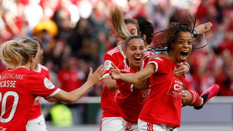 What is a white card in football? - BBC Newsround