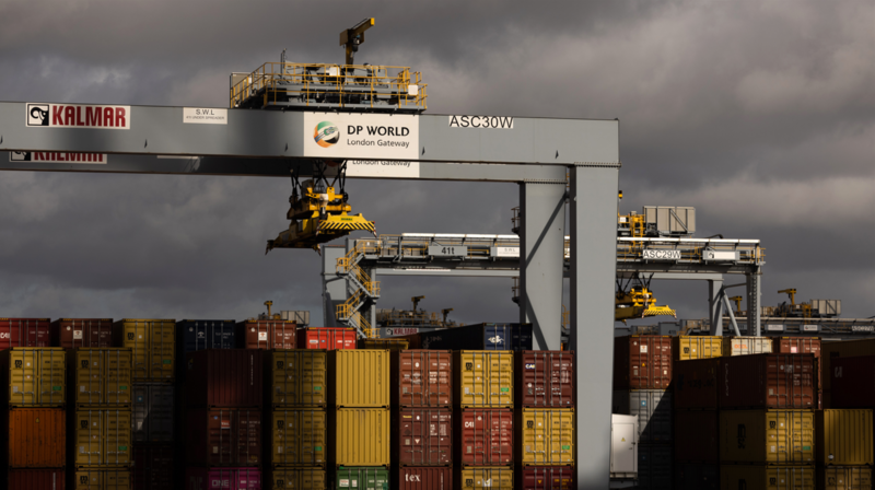 Billions for Stansted Airport and London Gateway announced - BBC News
