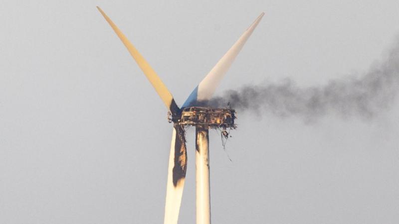 Wind turbine in Thorney damaged by fire - BBC News