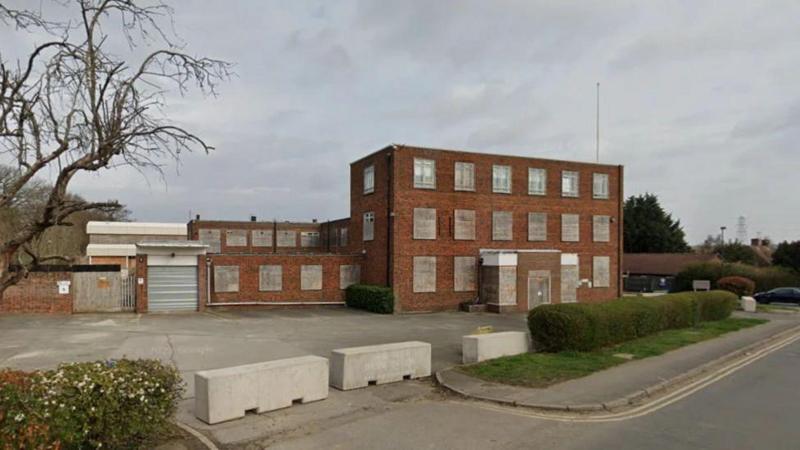 Plans approved for new Surrey Police division HQ in Leatherhead - BBC News