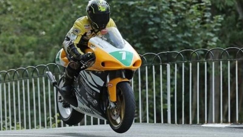 Manx motorbike racing legend wins Bonnag baking prize - BBC News