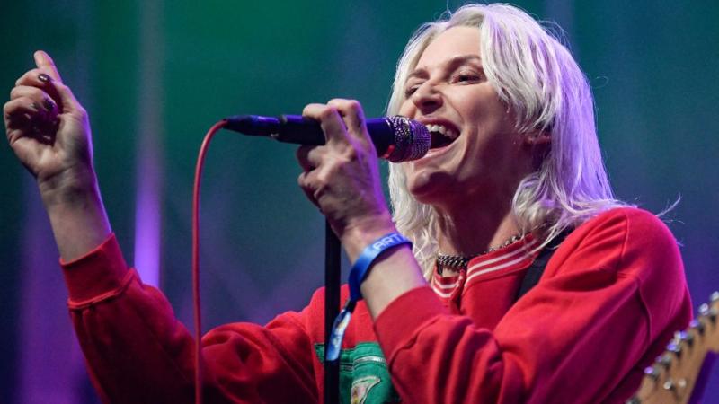 Linkin Park reunite with new female singer Emily Armstrong - BBC News