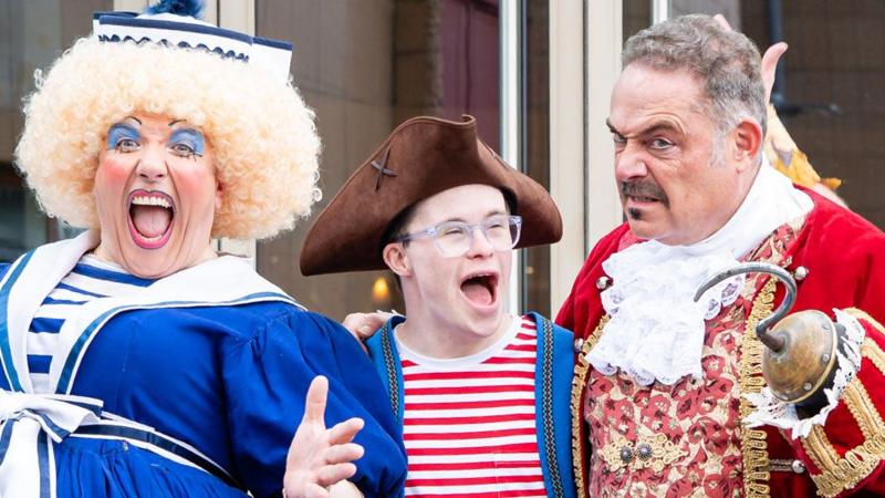 Panto stars meet to launch Birmingham Hippodrome's festive show - BBC News