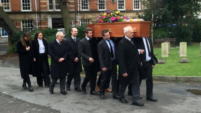 Ed 'Stewpot' Stewart: BBC DJ's funeral held in Bournemouth - BBC News