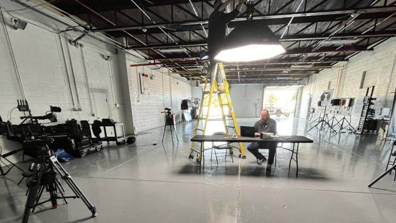 The tech flaw that lets hackers control surveillance cameras - BBC News