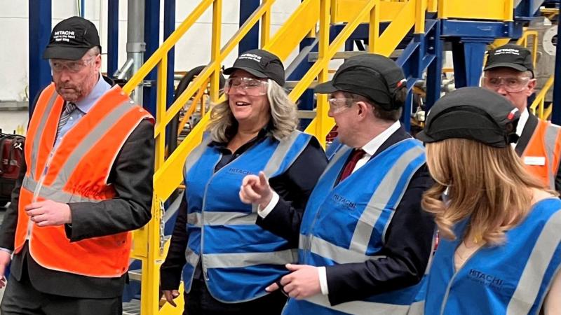 Hitachi Rail secures £300m contract to build Grand Central fleet - BBC News