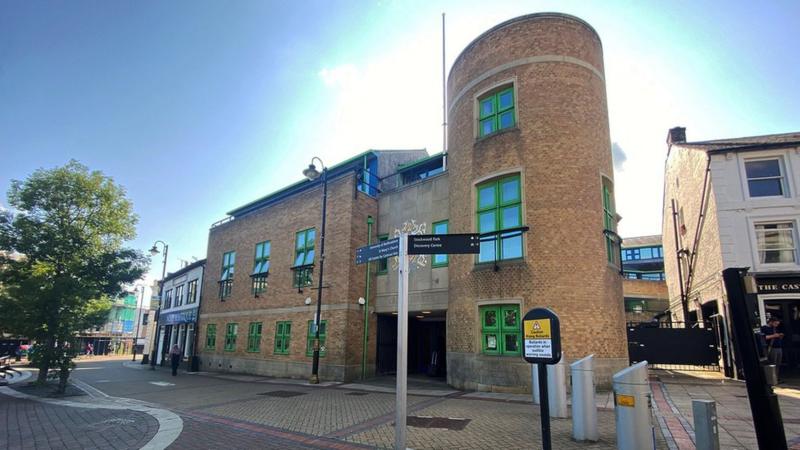 Luton councillor Hannah Adrees sentenced for benefit fraud - BBC News