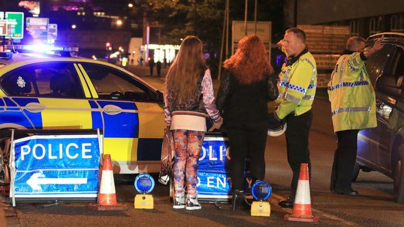 Manchester Arena attack: Eyewitnesses describe blast horror - BBC News