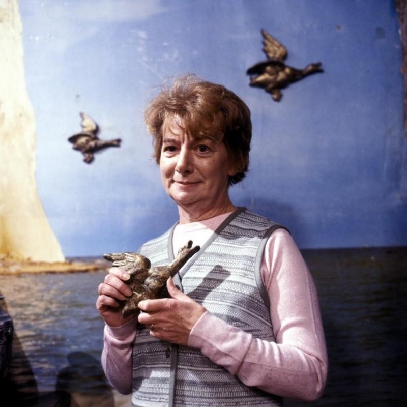 Obituary: Jean Alexander - BBC News