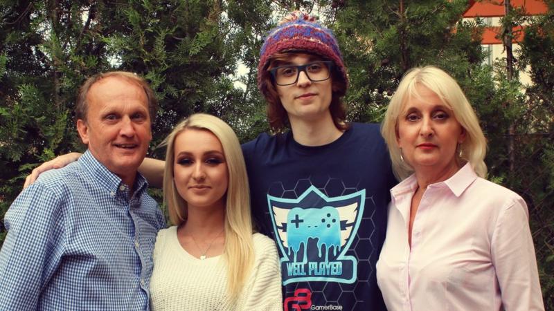 'We sold our home to build a social network' - BBC News