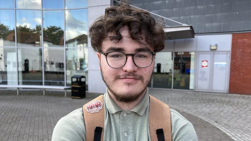 Gloucester GL1 leisure centre closes as trust enters liquidation - BBC News