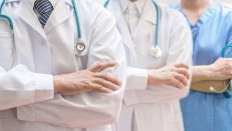 Health services in Northern Ireland at risk of 'collapse' - BBC News