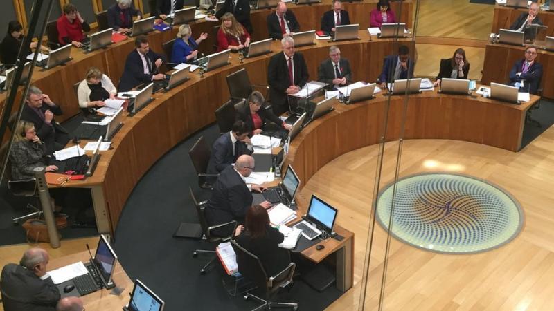 Senedd: 36 more Welsh Parliament members could cost extra £18m - BBC News