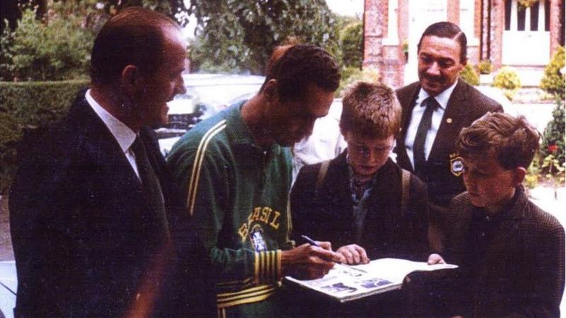 When Pele and the 1966 World Cup Brazil team came to Lymm - BBC News