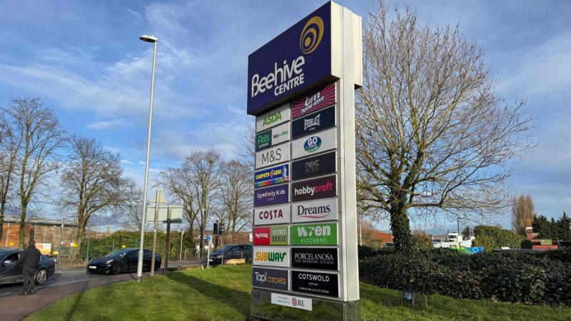 Concern over labs plan for Beehive Centre in Cambridge - BBC News