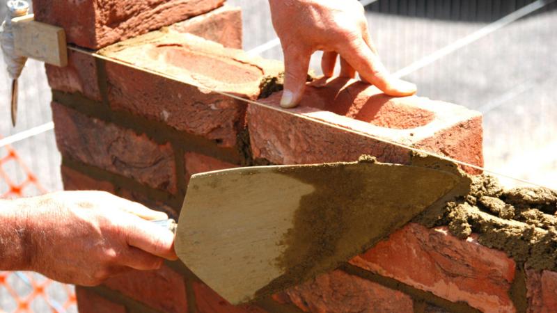 Isle of Man construction industry worried by minimum wage rise - BBC News