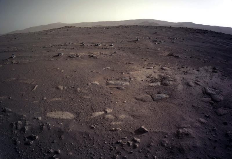 Mars: Nasa's Perseverance rover sends stunning images - BBC News