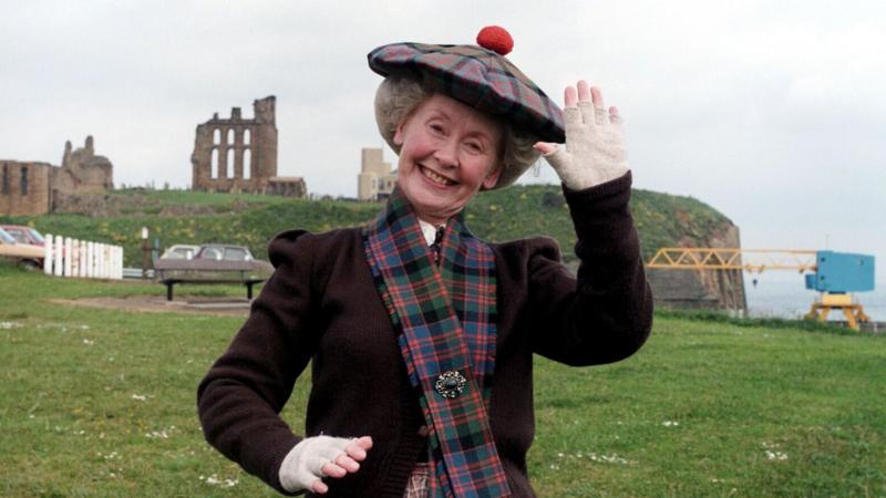 Super Gran star Gudrun Ure dies aged 98 - BBC News