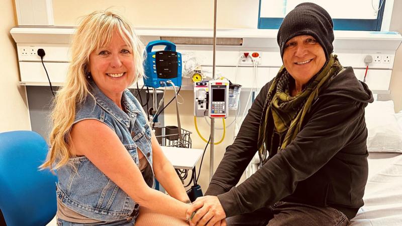 Mike Peters' wife says her heart is 'broken' in tribute to The Alarm ...