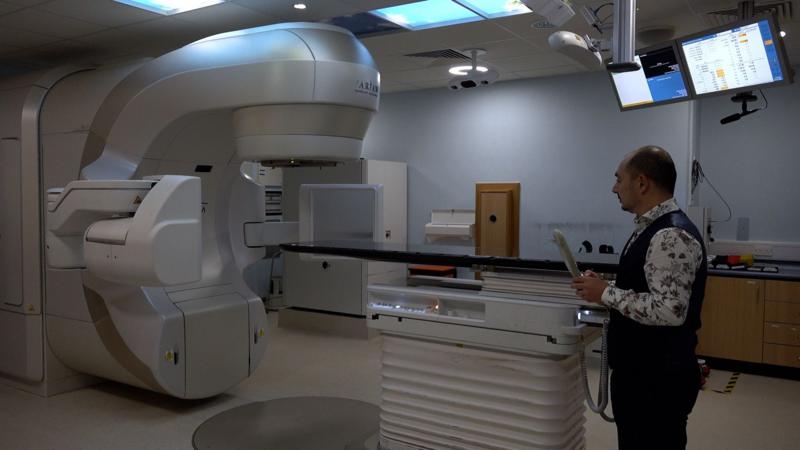 New radiotherapy machines set to speed cancer treatment - BBC News