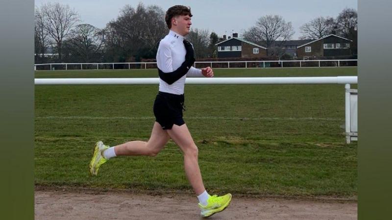 Keele student's rugby paralysis inspires London Marathon goal - BBC News
