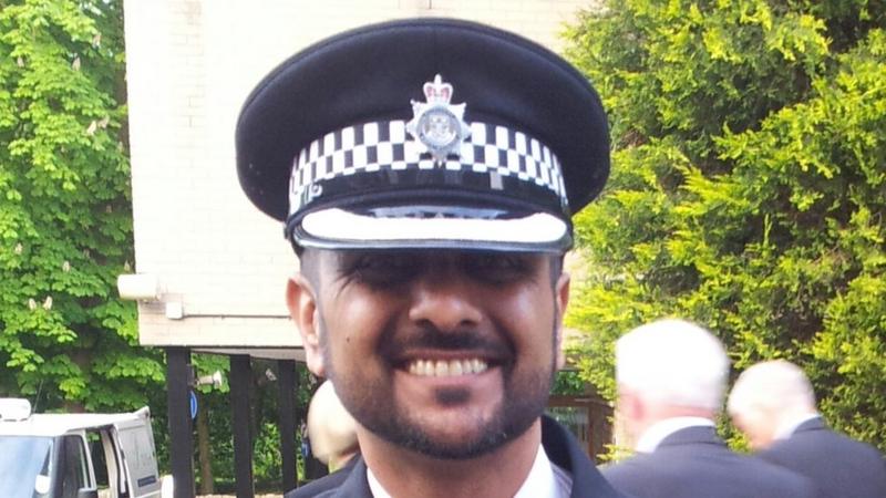 Sussex: Police chief retires ahead of rejoining in same role - BBC News