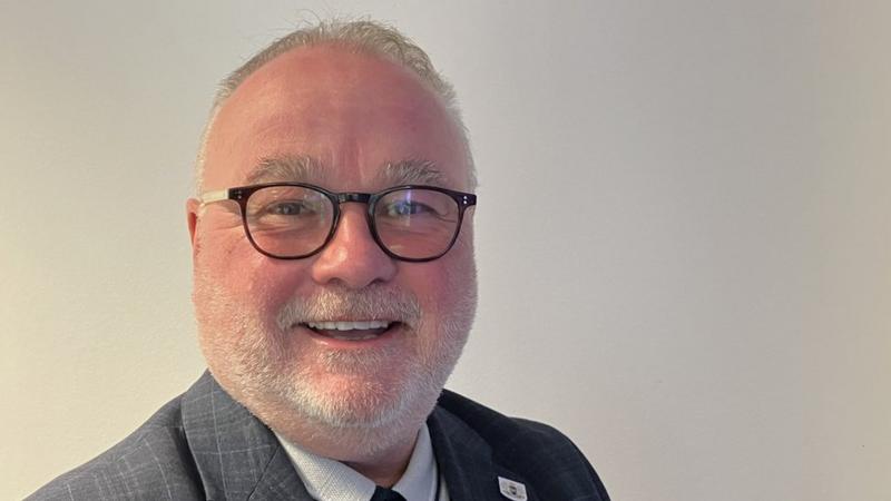 Peterborough City Council: What led to a vote of no confidence? - BBC News