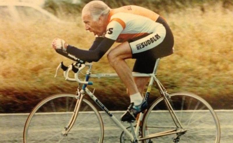 Leonard Finch: 'Inspirational' cyclist, 86, dies in crash - BBC News