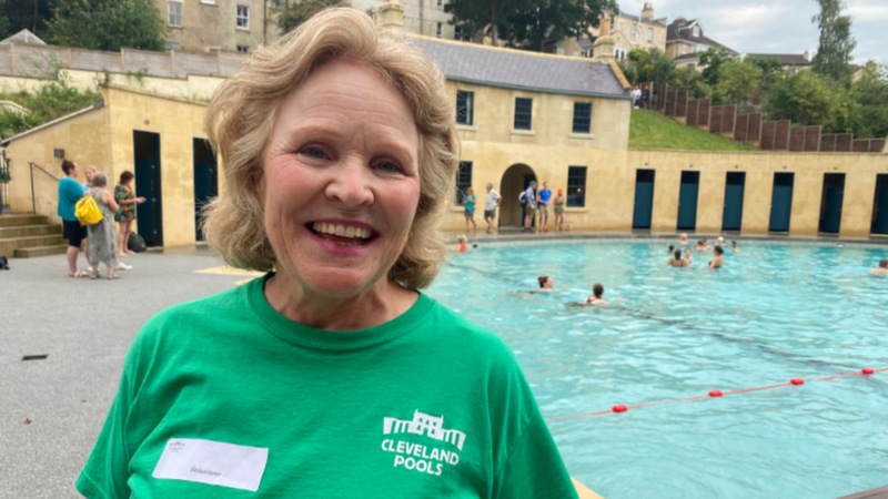 Cleveland Pools: Bath's Georgian lido reopens after 40 years - BBC News