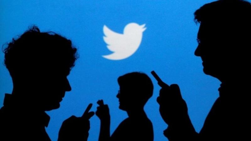 Twitter warns that private tweets were public for years - BBC News