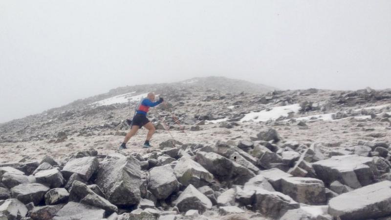 Ultra-runner breaks Ramsay's Round winter record - BBC News