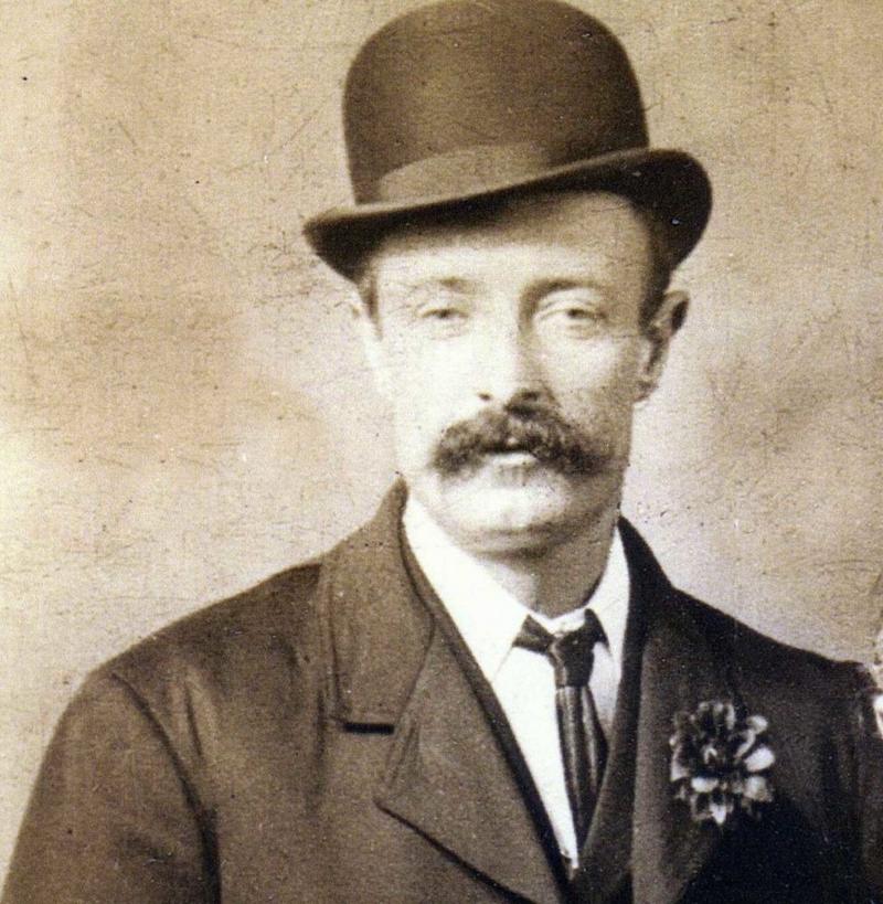 The 18 sewer men who changed the war - BBC News