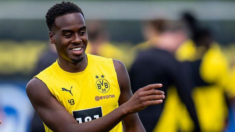 Jamie Gittens: Chelsea winger's playing style and position - BBC Sport