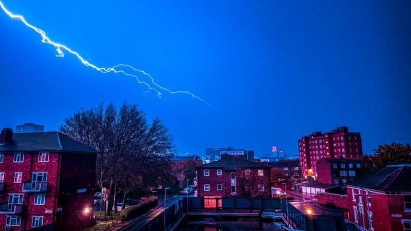 Dramatic lightning strikes captured over south's skies - BBC News