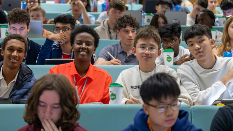 Cambridge tutor scheme sees grades rise for Stem students - BBC News