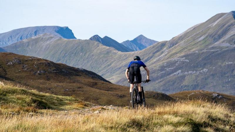 Rab Wardell: The cyclist who could do anything on a bike - BBC News
