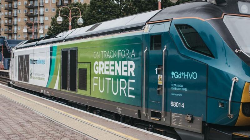 Chiltern Railways unveils new train carriages - BBC News