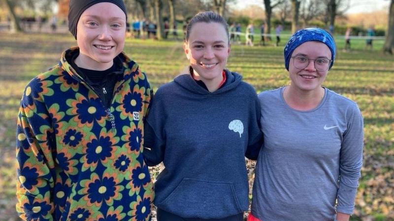 Leeds Parkrun attendees mark White Ribbon Day in Woodhouse Moor - BBC News