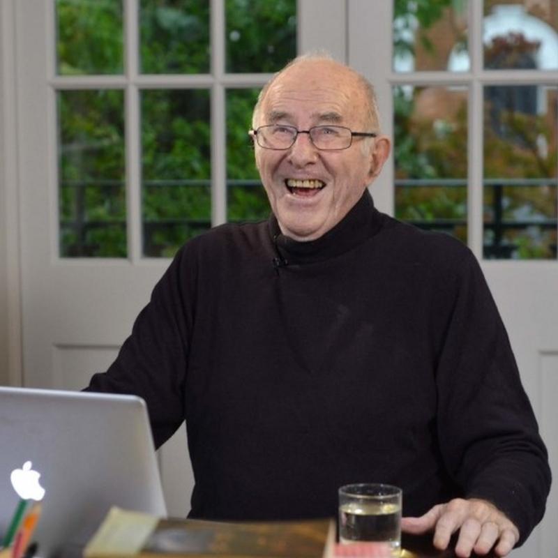 Clive James obituary: 'A man of substance' - BBC News